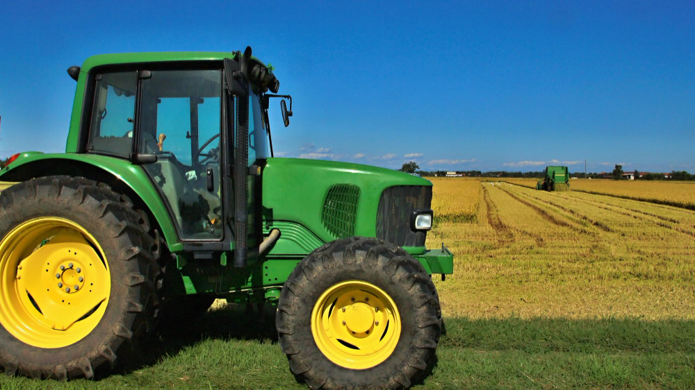 Cum să selectezi tractorul ideal pentru ferma ta - Blog cu noutăți
